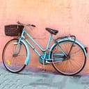 spoke (【Noun】each of the thin metal rods that connect the outer edge of ...