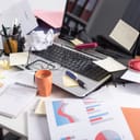 untidy (【Adjective】not tending to keep one's things or appearance tidy ...