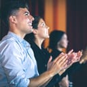 standing ovation (【Noun】a time when an audience stands and applauds for ...