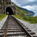 alongside (【前置詞】～と一緒に、～と同時に ) の意味・使い方・読み方｜Engoo Words