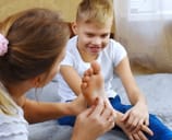 tickle (【动词】) 意思、用法及发音 | Engoo Words