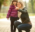 crouch (【Verb】to bend one's knees and bring the body close to the ...