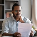 contradict (【คำกริยา】) ความหมาย, วิธีใช้ และวิธีอ่าน | Engoo Words