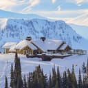 lodge (【Noun】a hotel or large house offering accommodation ) Meaning ...