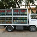 mobile (【Adjective】(of a shop, service etc.) operating from a vehicle ...