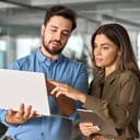 hand over (【片語動詞】交付, 移交, 遞交 )意思、用法及發音 | Engoo Words