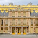 palace (【Noun】a large and expensive building that is often home to a ...