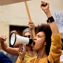 disparage (【Verb】to believe or suggest that someone or something has ...