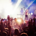 rousing (【Adjective】full of energy or making people feel excited ...