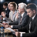 full-fledged (【Adjective】completely developed, established, etc ...