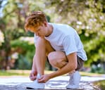 crouch (【Verb】to bend one's knees and bring the body close to the ...