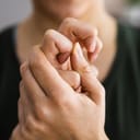 crack (【Verb】to make or cause to make a sudden, sharp sound ) Meaning ...