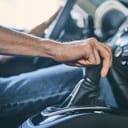 change gear (【วลี】) ความหมาย, วิธีใช้ และวิธีอ่าน | Engoo Words