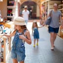 stroll (【動詞】ぶらつく、散歩する ) の意味・使い方・読み方｜Engoo Words