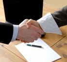 agreement (【คำนาม】ข้อตกลง ) ความหมาย, วิธีใช้ และวิธีออกเสียง | Engoo Words