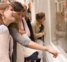 window shopping (【Phrase】the activity of looking at products in shop ...