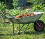wheelbarrow (【Noun】) Meaning, Usage, and Readings | Engoo Words