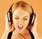 loud (【Adjective】having a high volume ) Meaning, Usage, and Readings ...