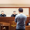 defendant (【名词】被告 )意思、用法及发音 | Engoo Words