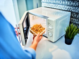 Heating Up History: The Story of the Microwave Oven | DMM英会話 デイリーニュース