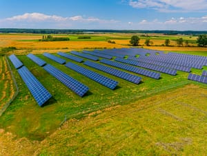 China Reveals Huge Solar Farm as Emissions Plateau | DMM英会話 デイリーニュース