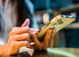 Turning Off Phone's Internet Increases Well-Being | Engoo Daily News