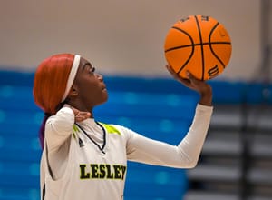 One-Armed Player Makes History in College Basketball | Engoo Daily News