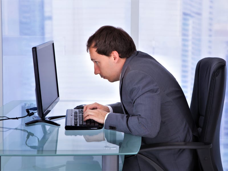 Device Use Linked to Poor Posture and Pain | Engoo Global Daily News