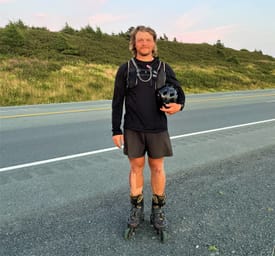 Man Rollerblades 10,000 Kilometers to Save Bees | Engoo 每日新闻