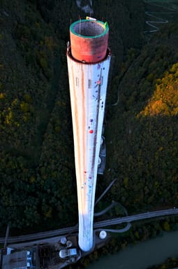Climbers Free Climb Europe's Tallest Chimney | Engoo Daily News
