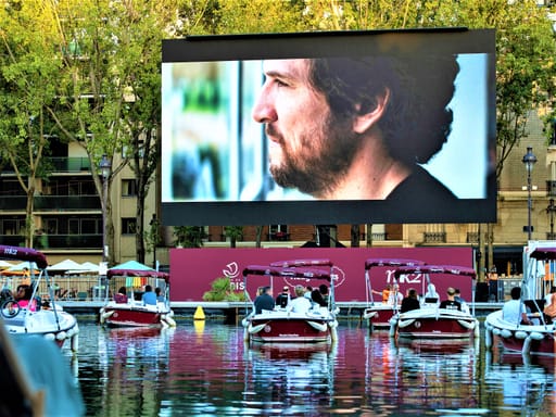 Floating Movie Theater Opens in Paris | ข่าวประจำวัน Engoo