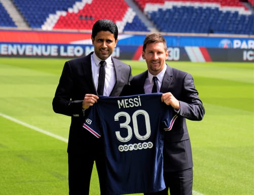 Messi Signs Contract With Paris Saint-Germain | Engoo Daily News