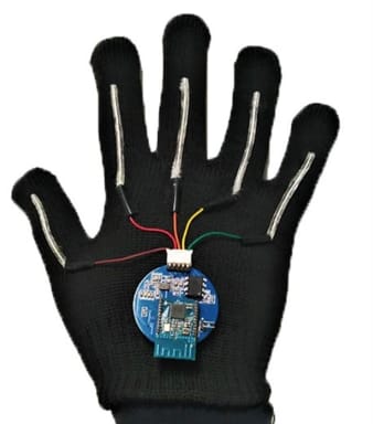 Gloves Translate Sign Language into Speech | ข่าวประจำวัน Engoo