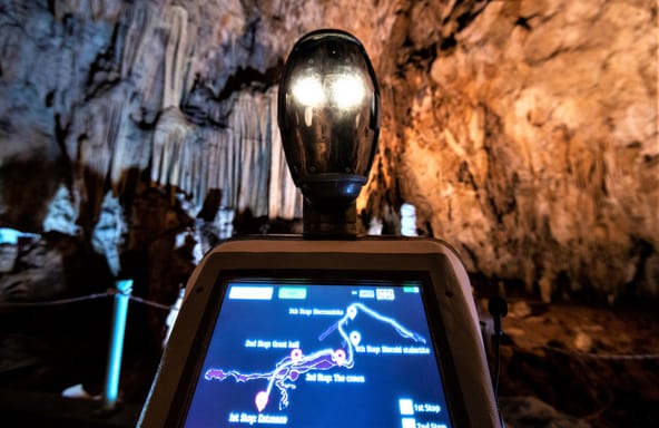 Meet Persephone, the Robotic Tour Guide | Engoo 每日新聞