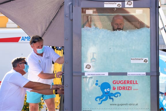 Austrian Man Attempts World Record for Time in Ice Box | Engoo 每日新闻