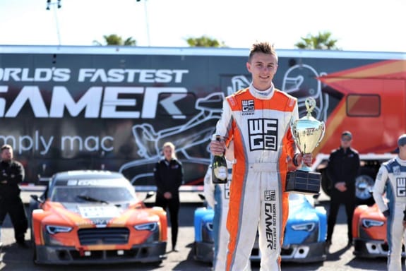 British Gamer Wins First Race in Real Car | Engoo 데일리뉴스