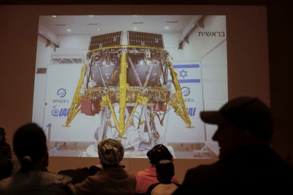 Israeli Spacecraft Crashes in Attempt to Land on Moon | Engoo Daily News