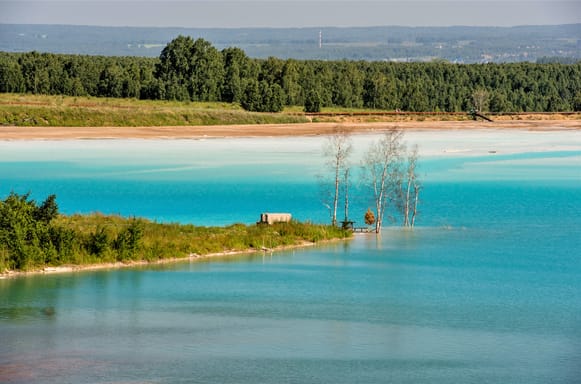 Toxic Lake Becomes Popular Instagram Selfie Spot | Engoo Daily News
