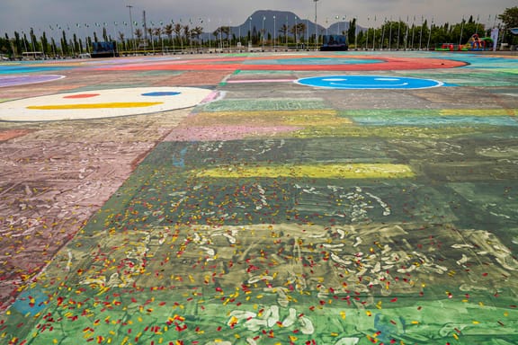 Nigerian Teen's Huge Painting Raises Autism Awareness | Engoo 每日新聞