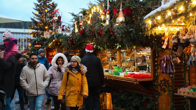 How Christmas Markets Brought Joy to the World | Engoo 每日新聞