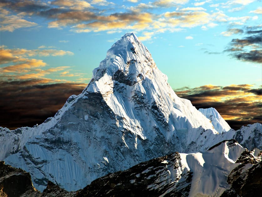 Nepal Bans Climbers After Fake Everest Climb | DMM英会話 デイリーニュース