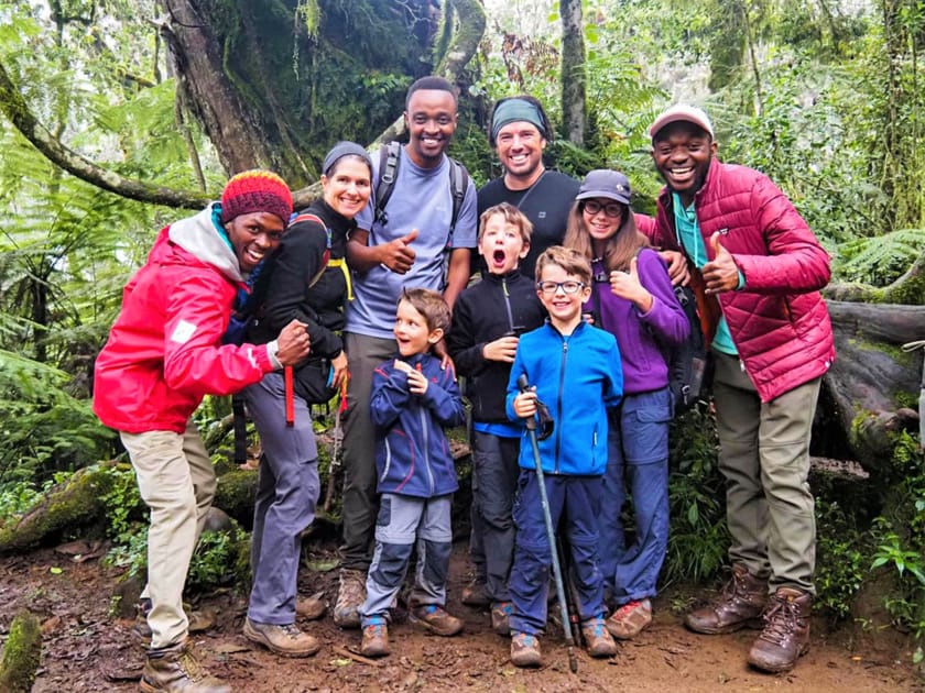 Family Goes on World Tour Before Kids Lose Eyesight | Engoo Daily News