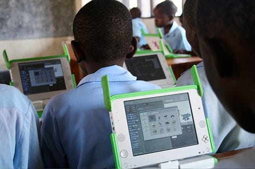 Pushing Computers into Africa’s Classrooms | Engoo 每日新聞