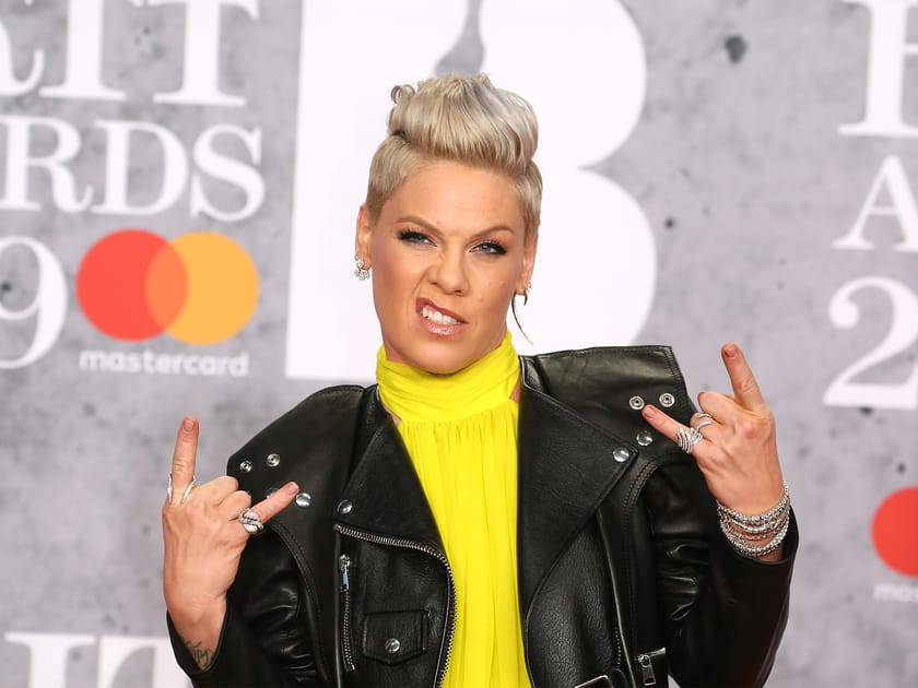 Singer Pink Gives away 2,000 Banned Books in Florida | Engoo Daily News