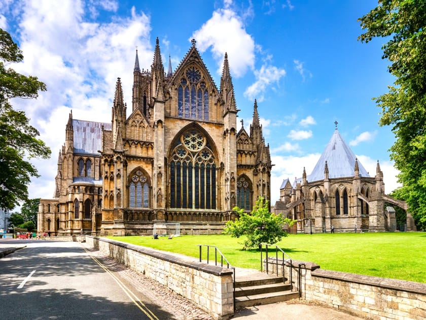Dreaming Spires: England's Spectacular Cathedrals | Engoo Daily News