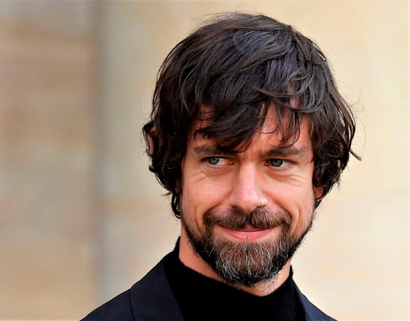 Twitter Co-Founder to Give Away Over $1 Billion | Engoo 每日新聞