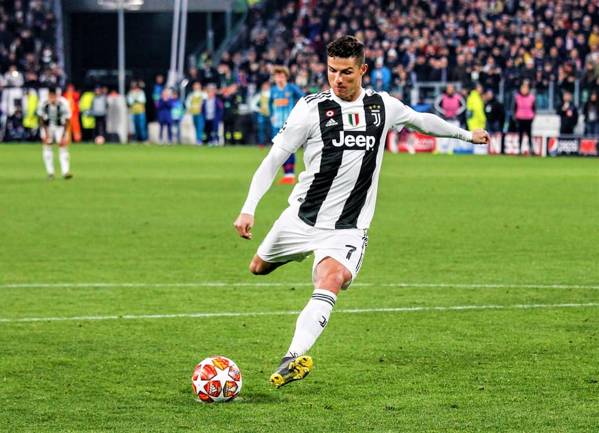 Ronaldo Breaks Scoring Record in 600th Game | Engoo 每日新闻