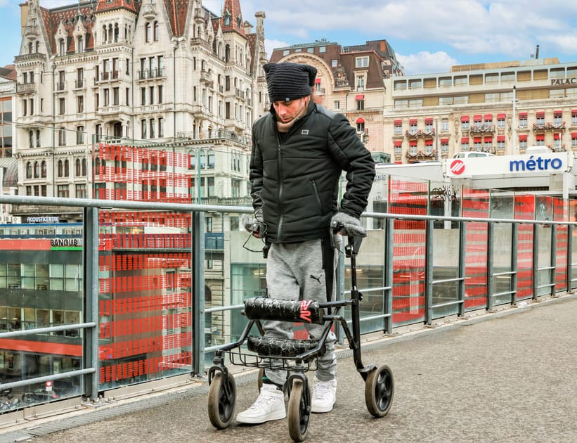 Spinal Implant Helps Paralyzed Man Walk Again | Engoo 每日新聞