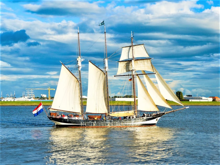 Ship Leaves UK to Retrace Darwin's Famous Voyage | Engoo Daily News