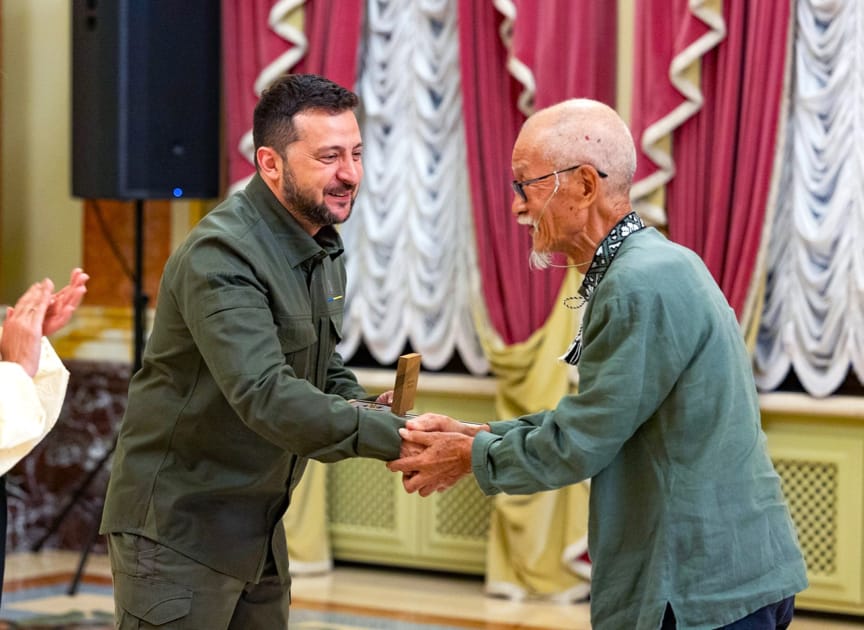 Japanese Cafe Volunteer Given Award in Ukraine | Engoo Daily News